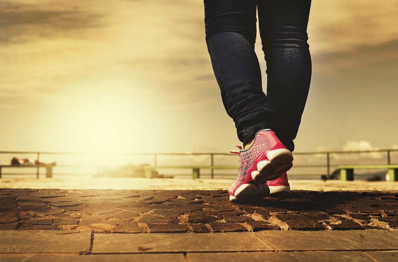 Healthy Benefits Of Walking Everyday! - Daryeel Magazine